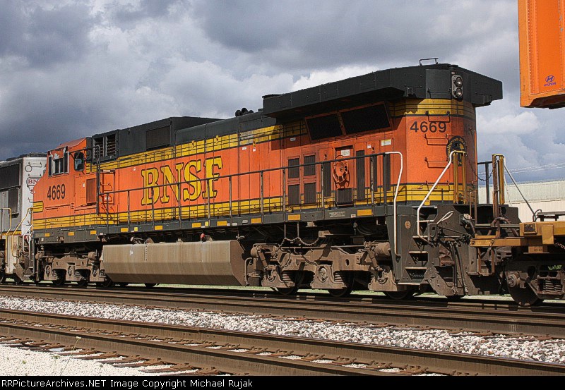 BNSF 4669